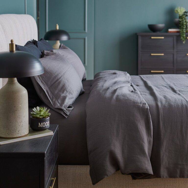 Moody Bedroom Ideas: A Designer’s Guide to Creating Dramatic, Cozy ...